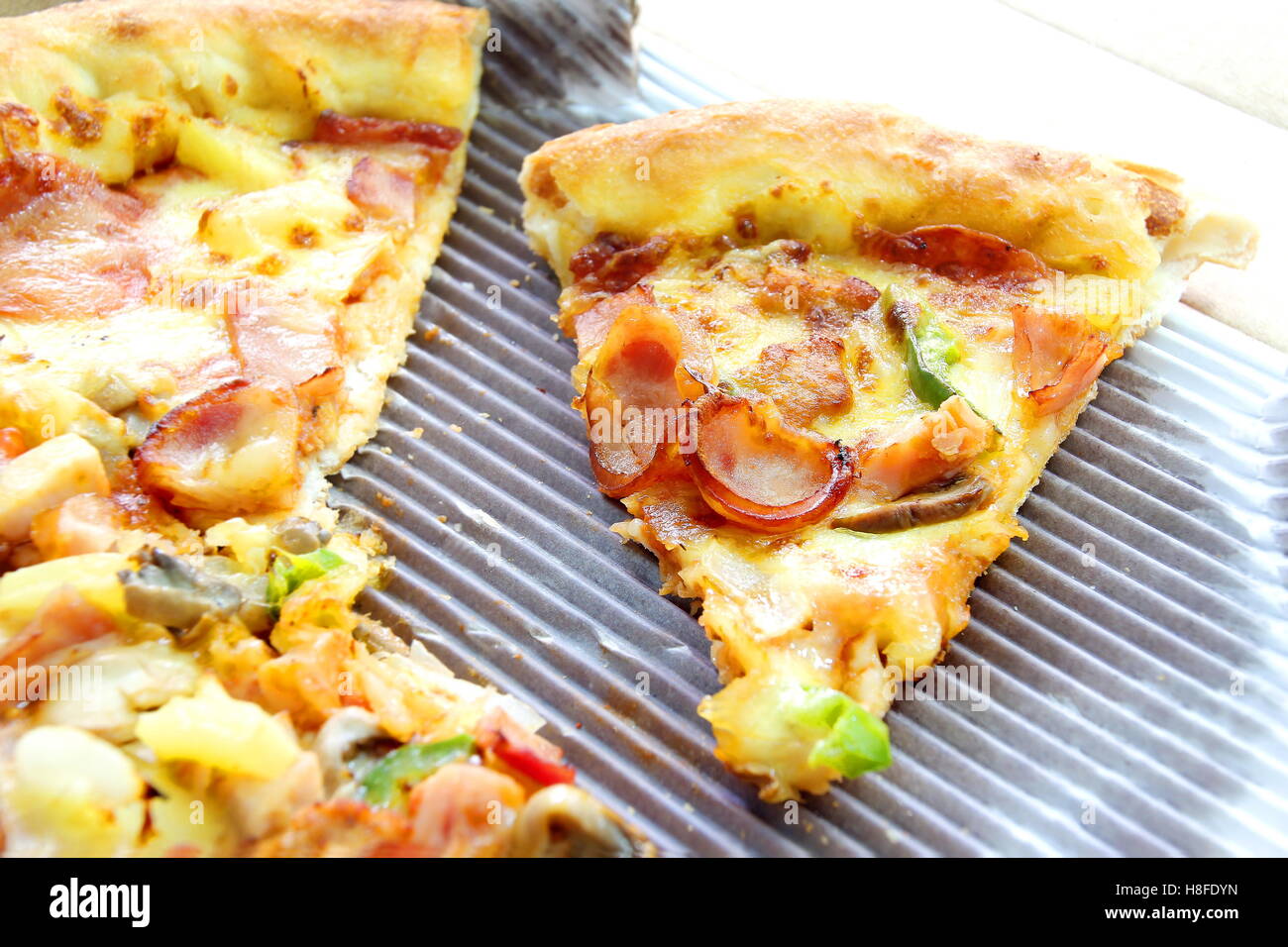 Closed pizza hi-res stock photography and images - Alamy