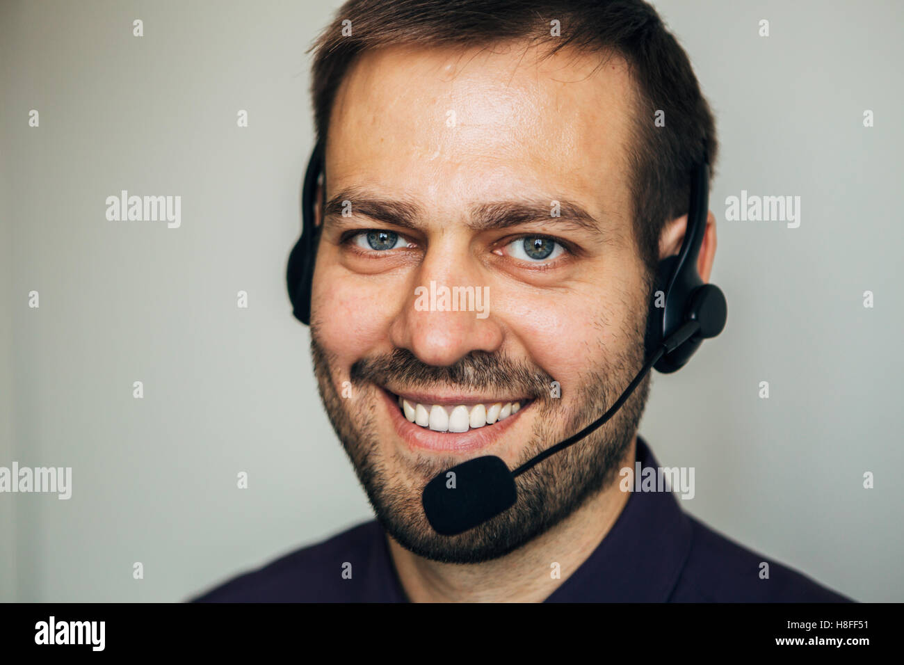 Call center agent hi-res stock photography and images - Alamy