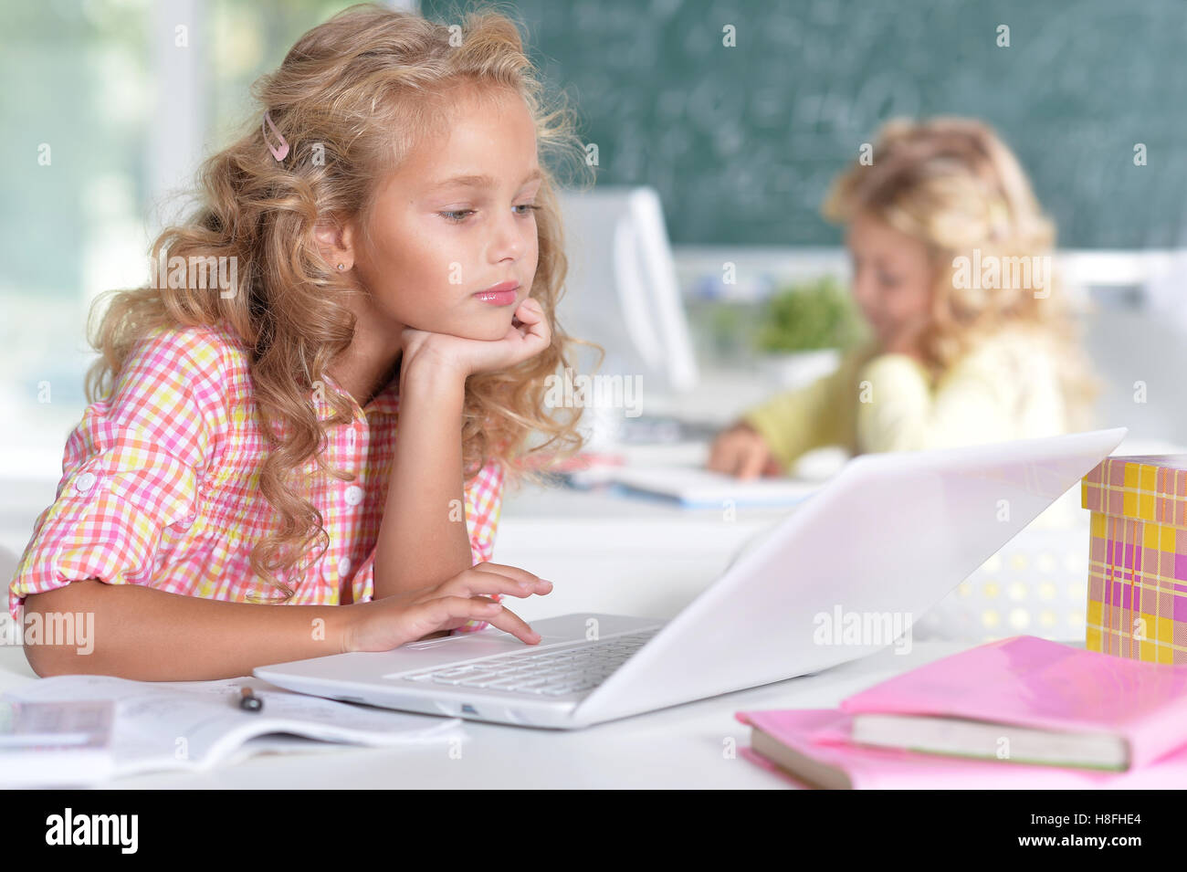 Tweens class hi-res stock photography and images - Alamy
