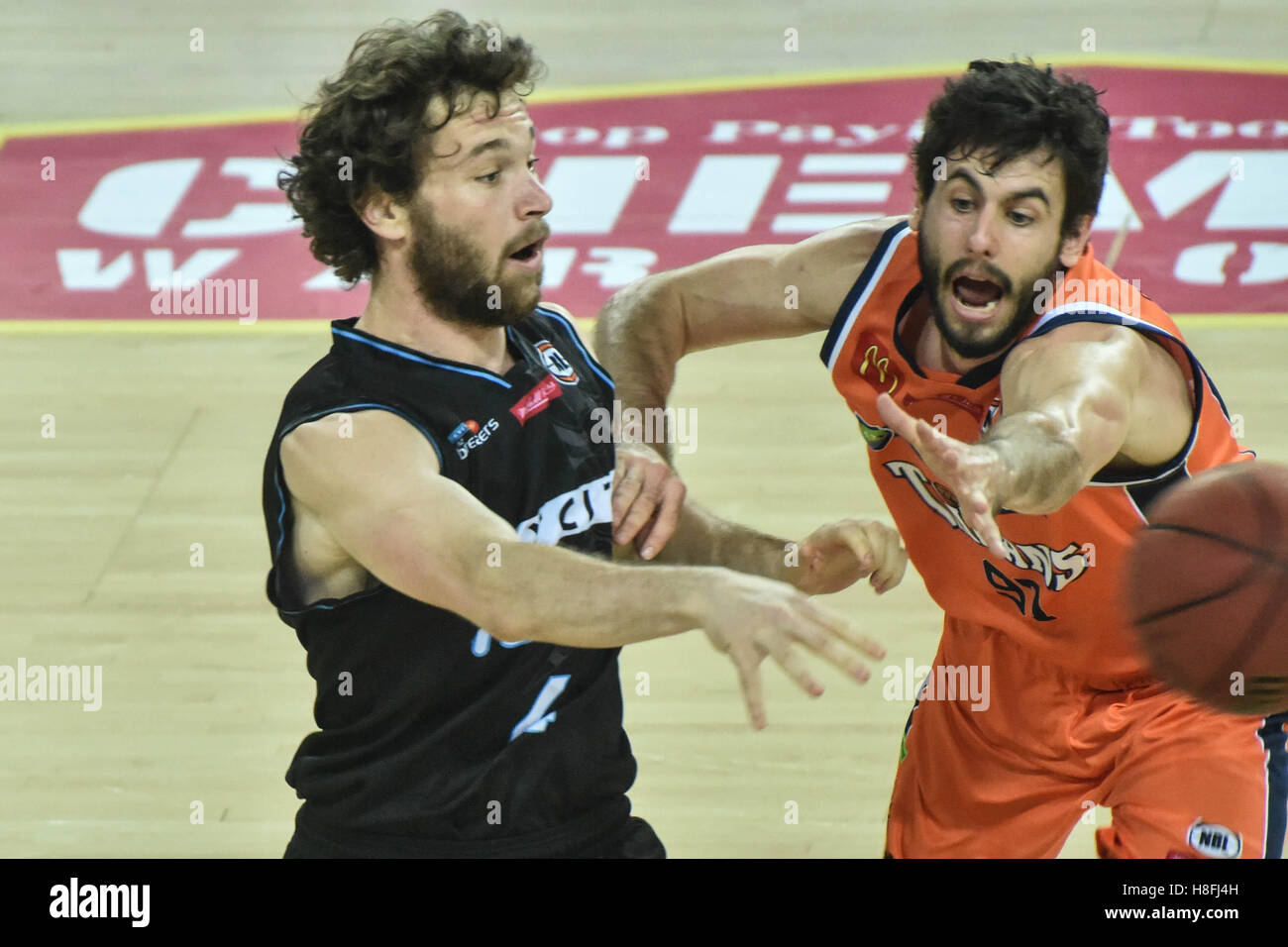 Auckland, New Zealand. 11th Nov, 2016. Jarrad Weeks of Taipans (R ...