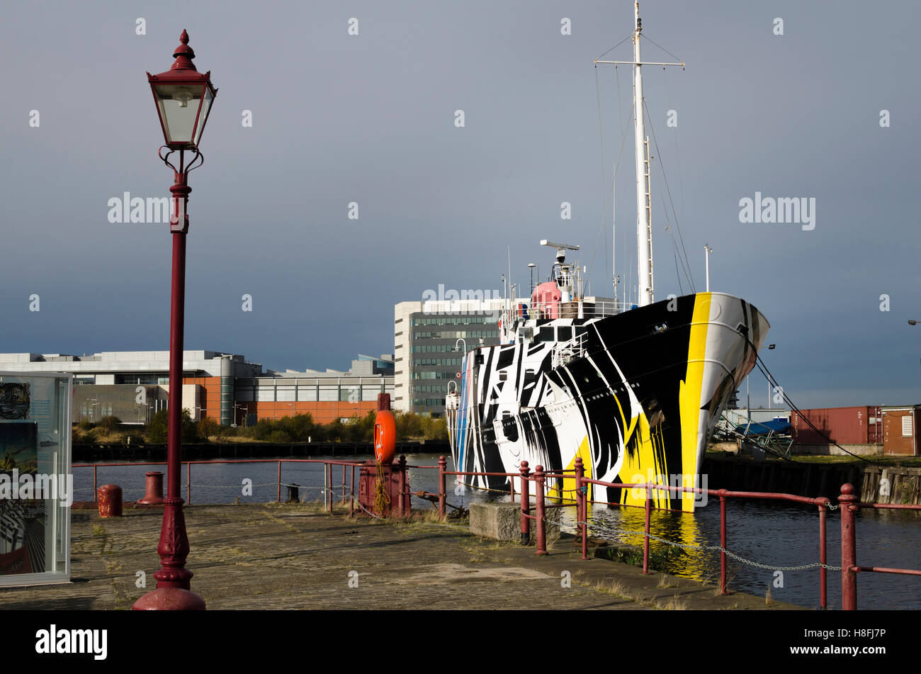 Dazzle pattern hi-res stock photography and images - Alamy