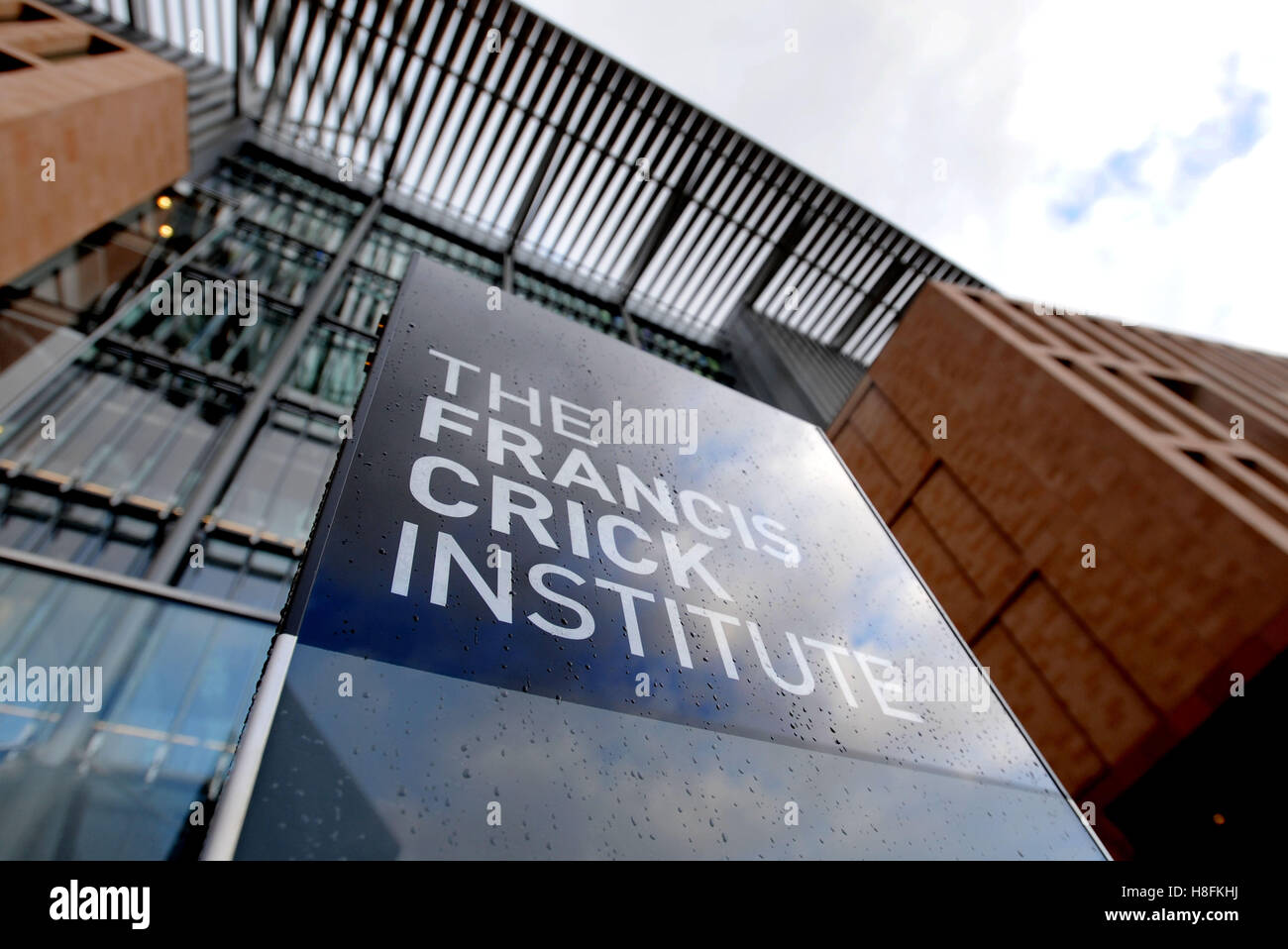 A view of the Francis Crick Institute in central London Stock Photo - Alamy