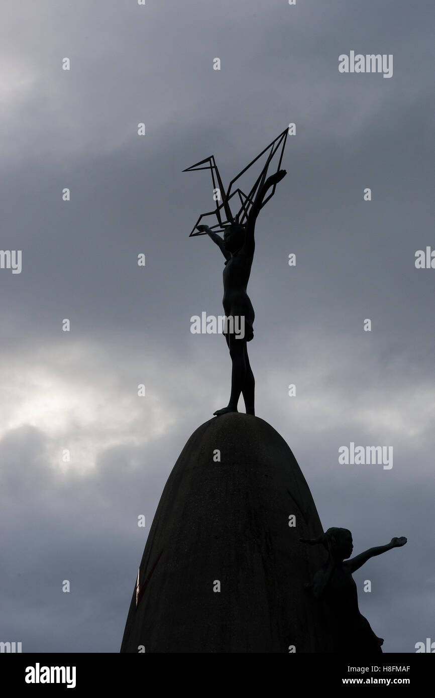 Sadako statue hi-res stock photography and images - Alamy