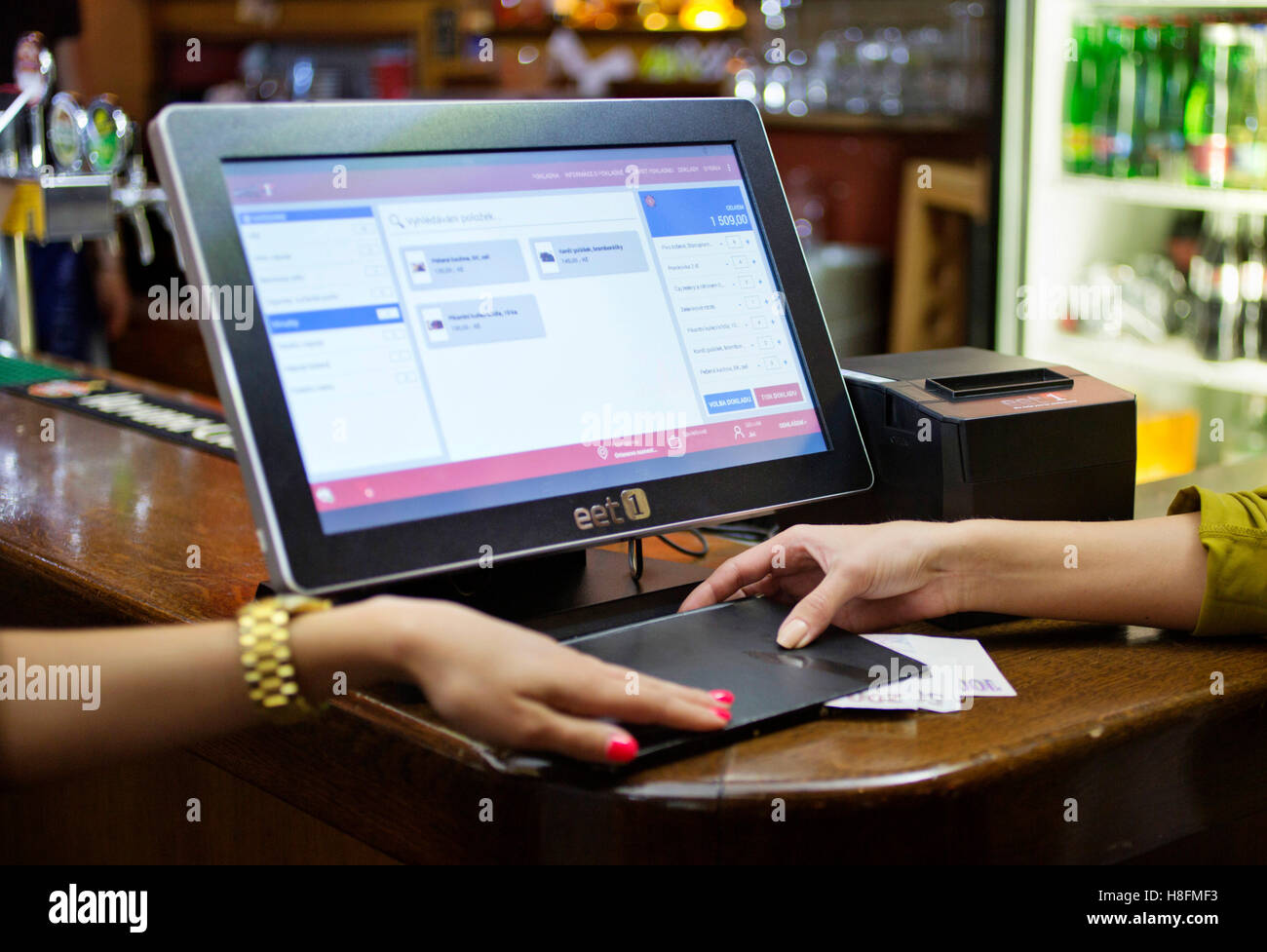 Electronic receipt hi-res stock photography and images - Alamy