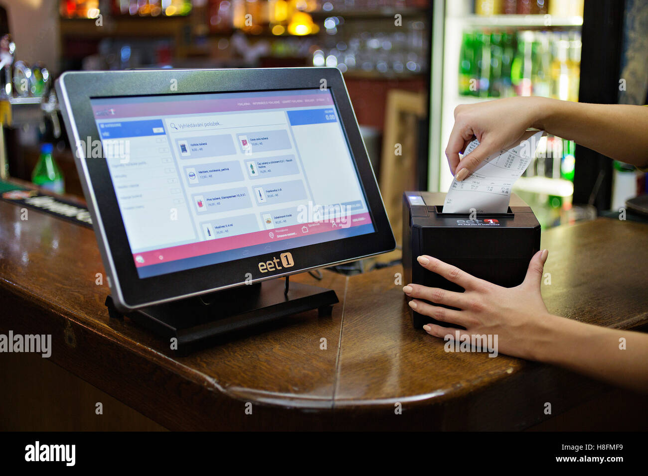 Electronic receipt hi-res stock photography and images - Alamy