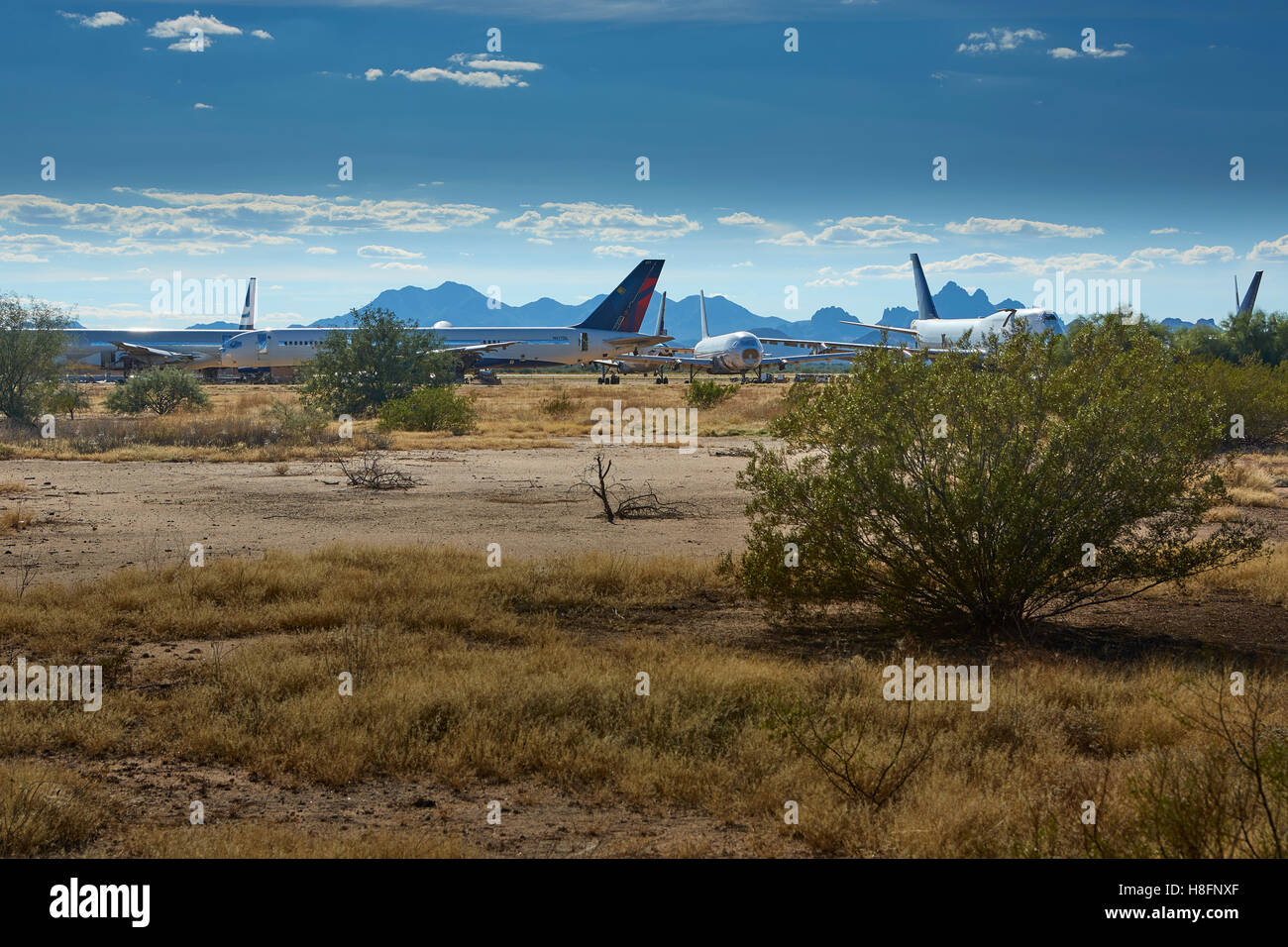 Arizona civilian planes boneyard hi-res stock photography and images ...