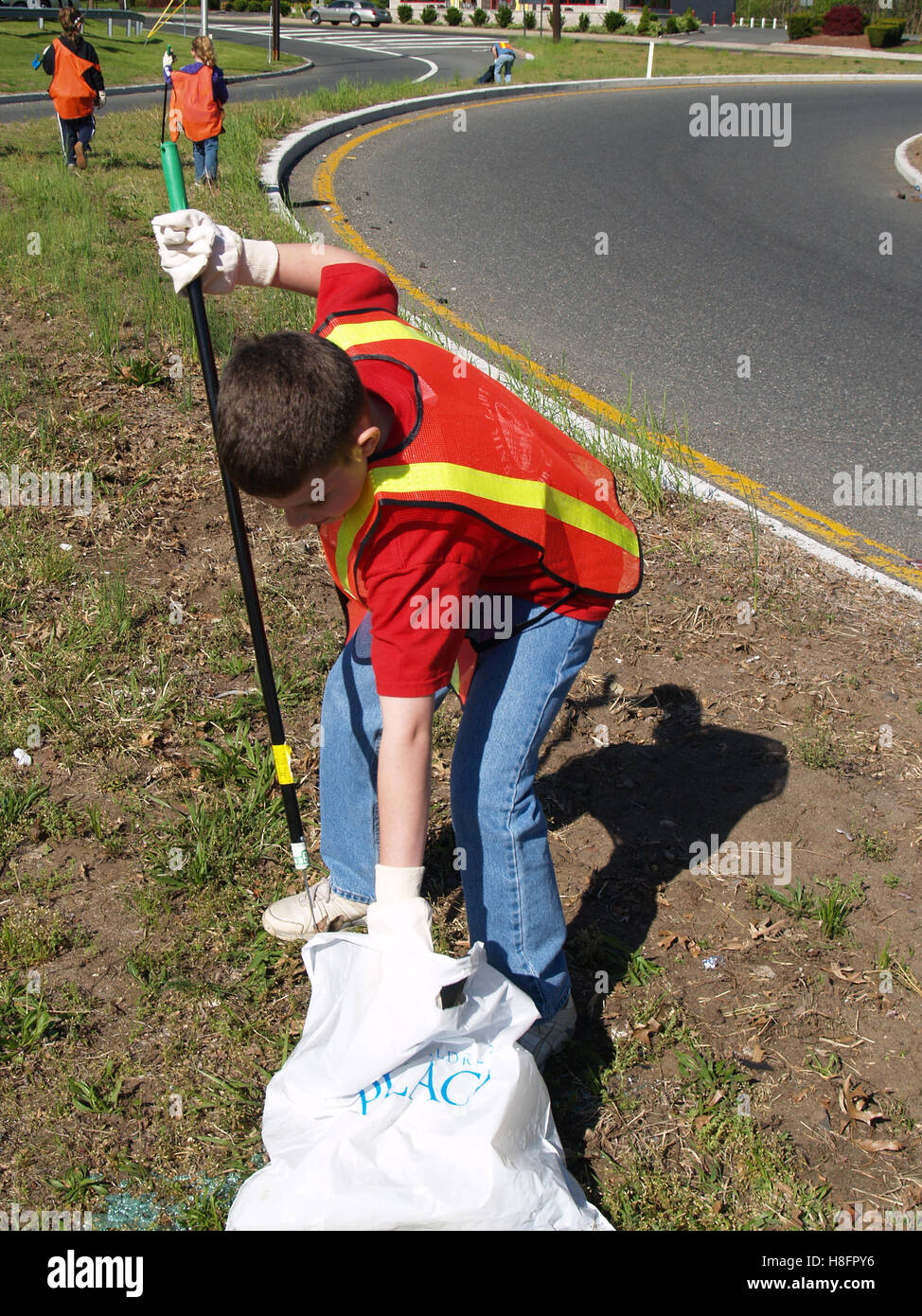 Volunteer Youth Cleaning Roadside Litter Stock Photo - Alamy