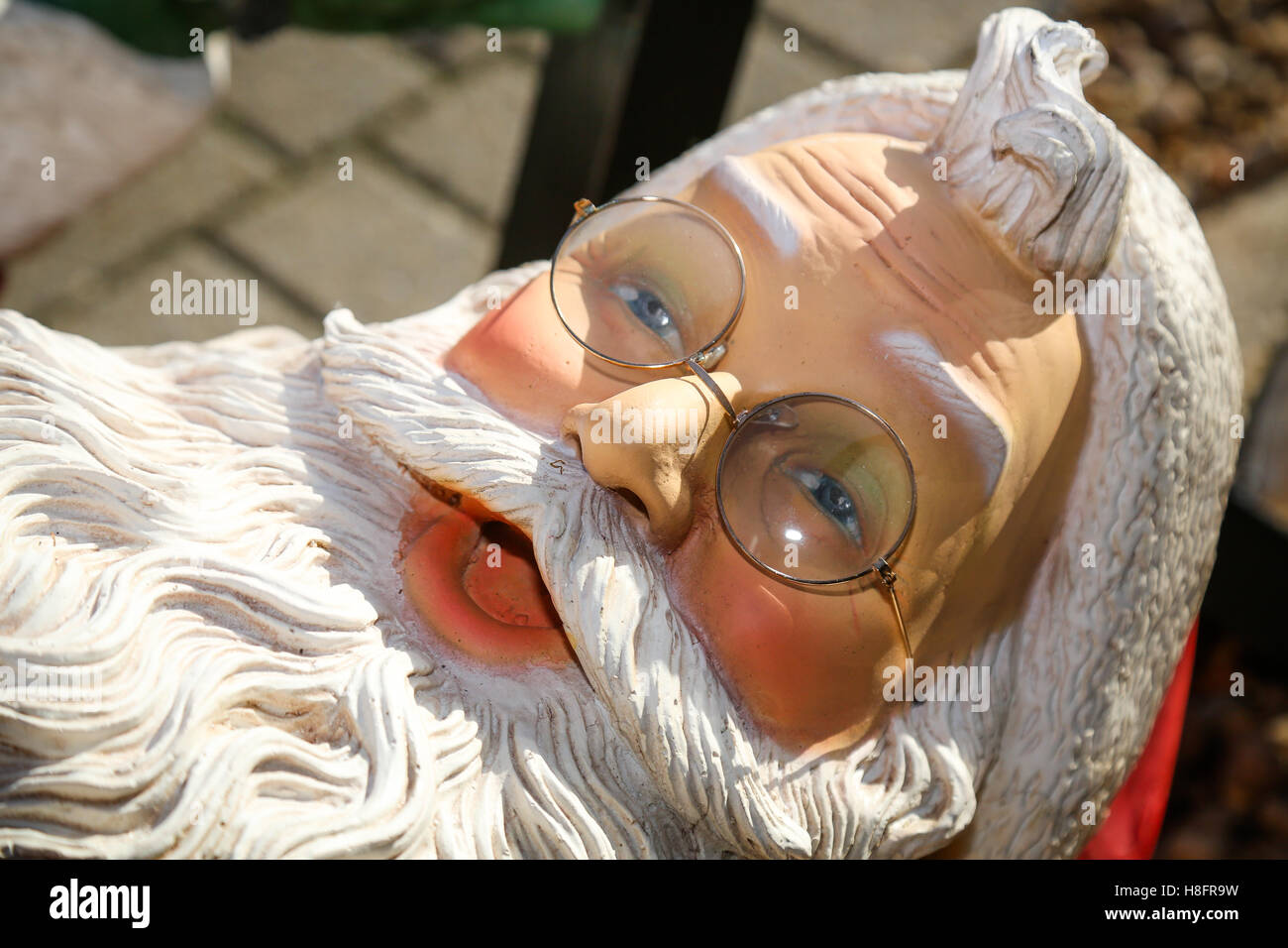 A close up of the face of a life sized Santa Claus mannequin Stock ...