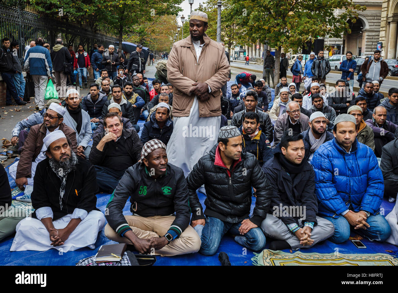 Rome, Italy. 11th Nov, 2016. Muslims attend Friday prayer during a ...