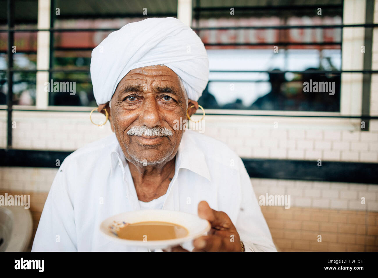 Encounter indian white man hi-res stock photography and images - Alamy
