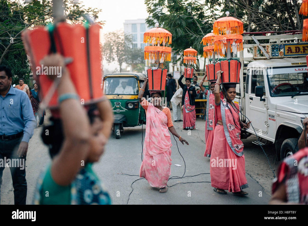 women carrying lamps while an Indian wedding in Vadodara, India Stock ...