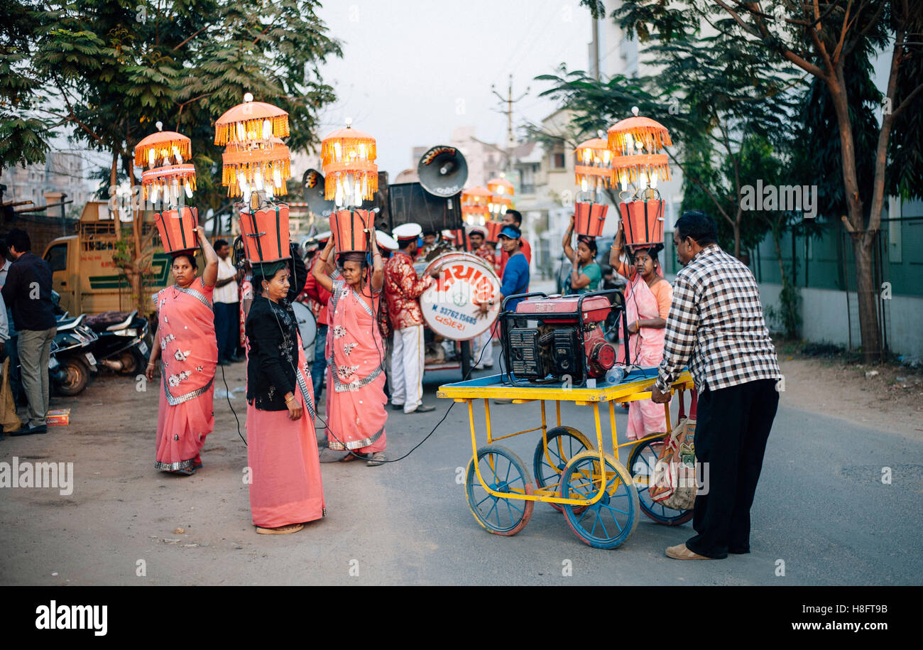 women carrying lamps on an Indian wedding Stock Photo - Alamy