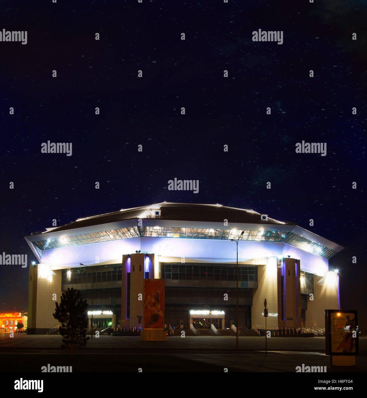 night basketball arena Stock Photo - Alamy