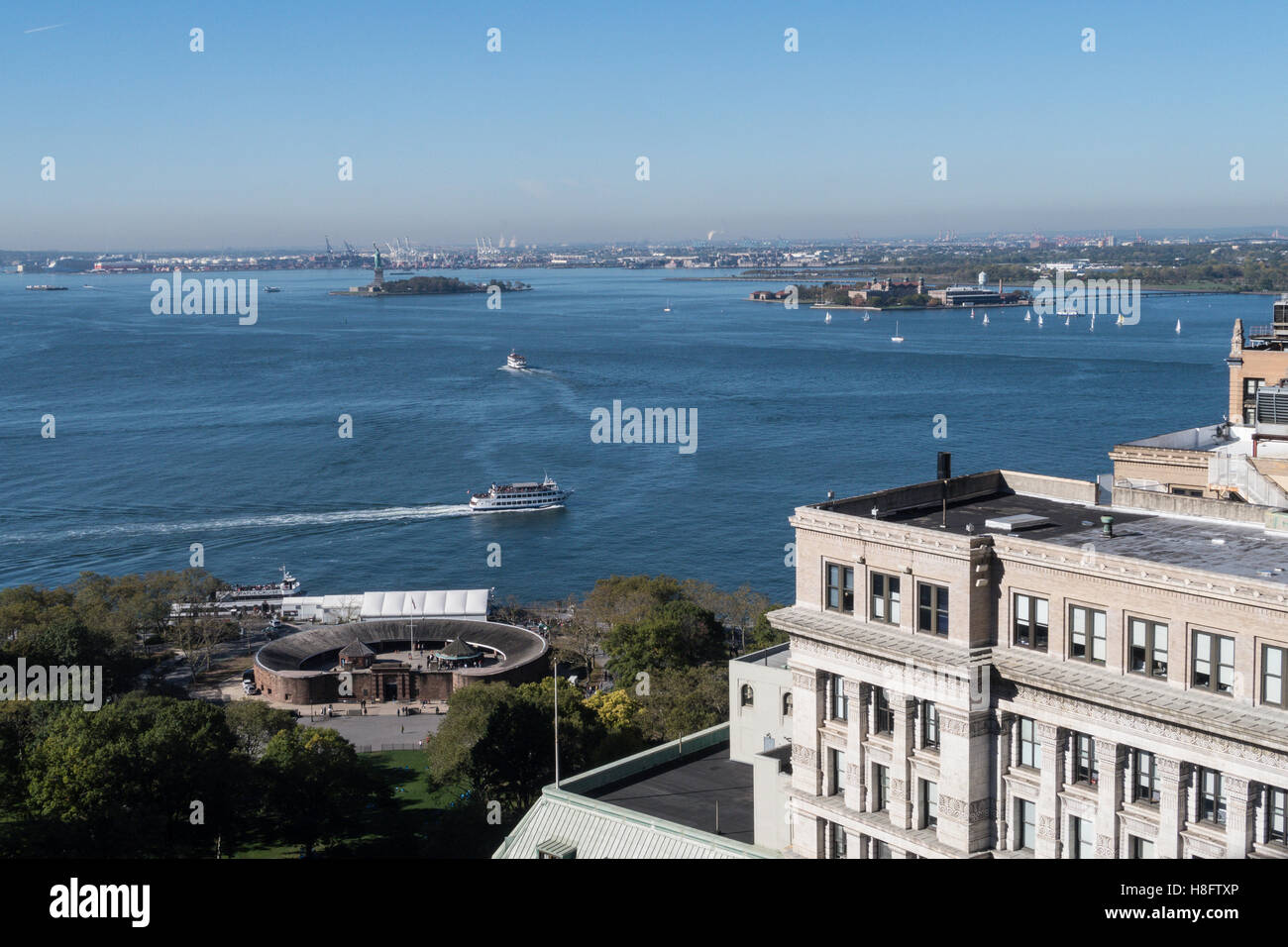 Castle Clinton in Battery Park and New York Harbor, NYC Stock Photo - Alamy