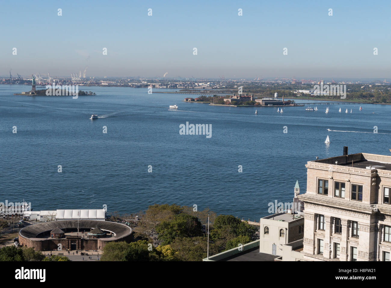 Castle Clinton in Battery Park and New York Harbor, NYC Stock Photo - Alamy
