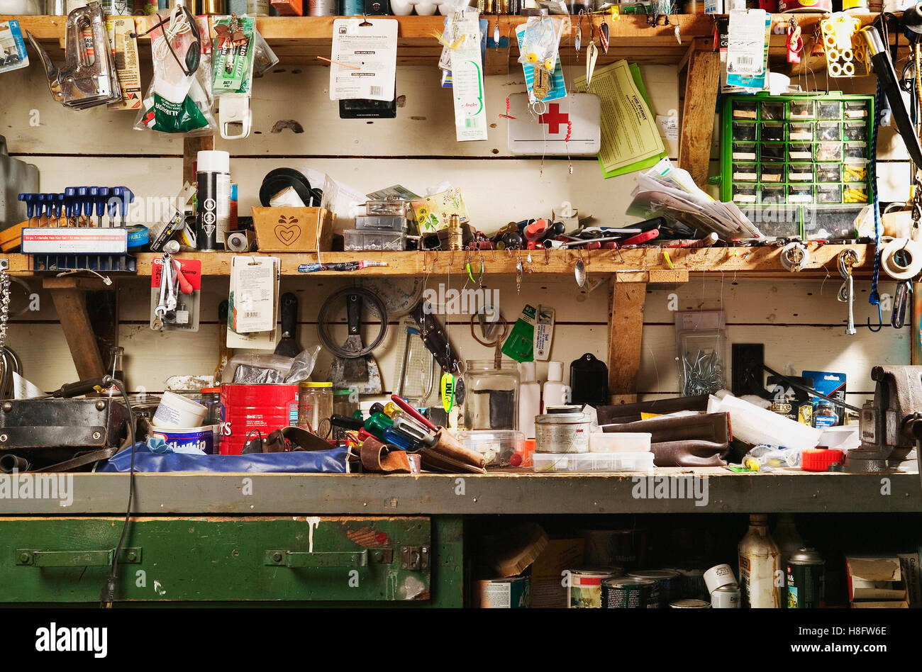 Messy garage workbench hi-res stock photography and images - Alamy