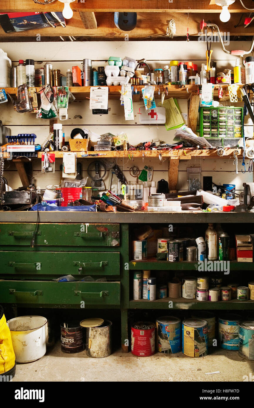 Messy garage workbench hi-res stock photography and images - Alamy