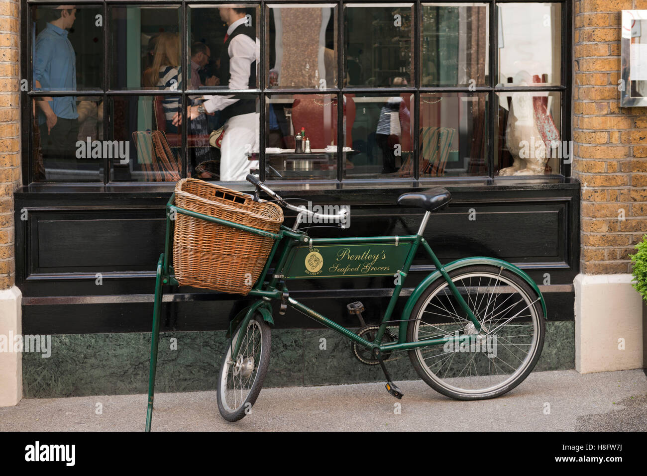 England, London, bicycle in front of a pub Stock Photo - Alamy