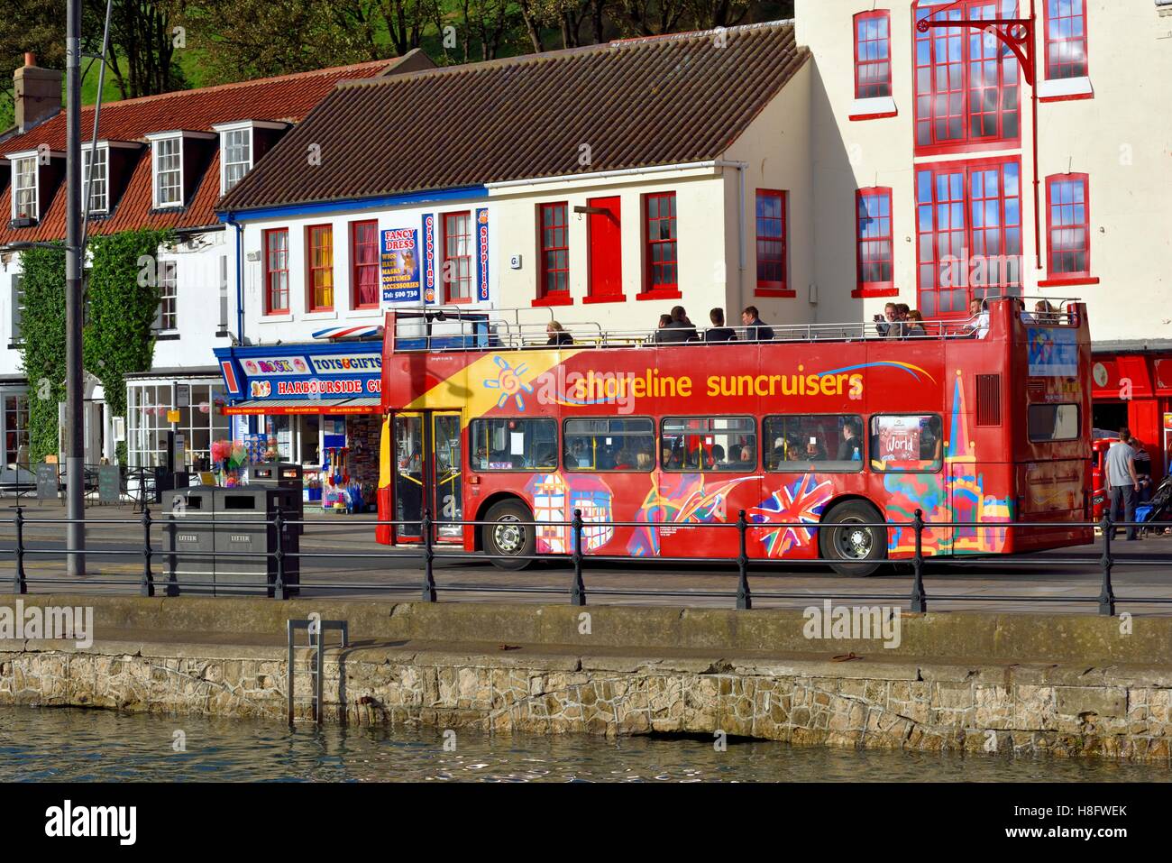 Red open topped bus hi-res stock photography and images - Alamy