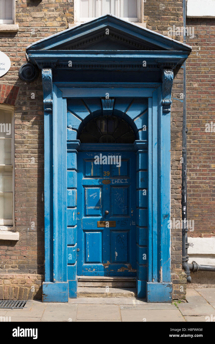 Old doors london hi-res stock photography and images - Alamy