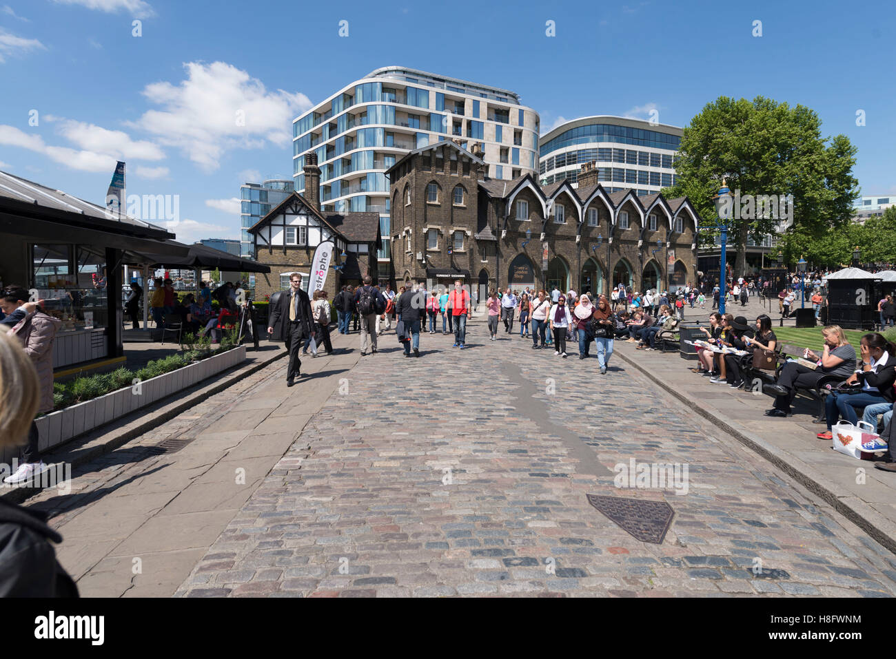 England, London, footpath at the Tower of London Stock Photo - Alamy