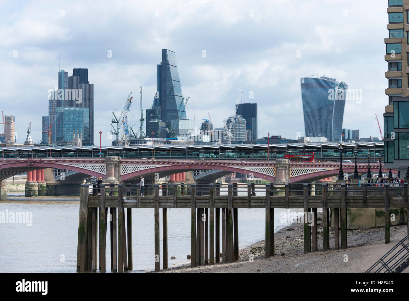 London finacial district hi-res stock photography and images - Alamy