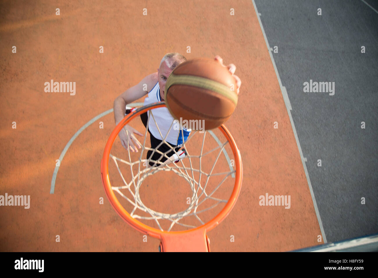 Basketball street player making a slam dunk Stock Photo - Alamy