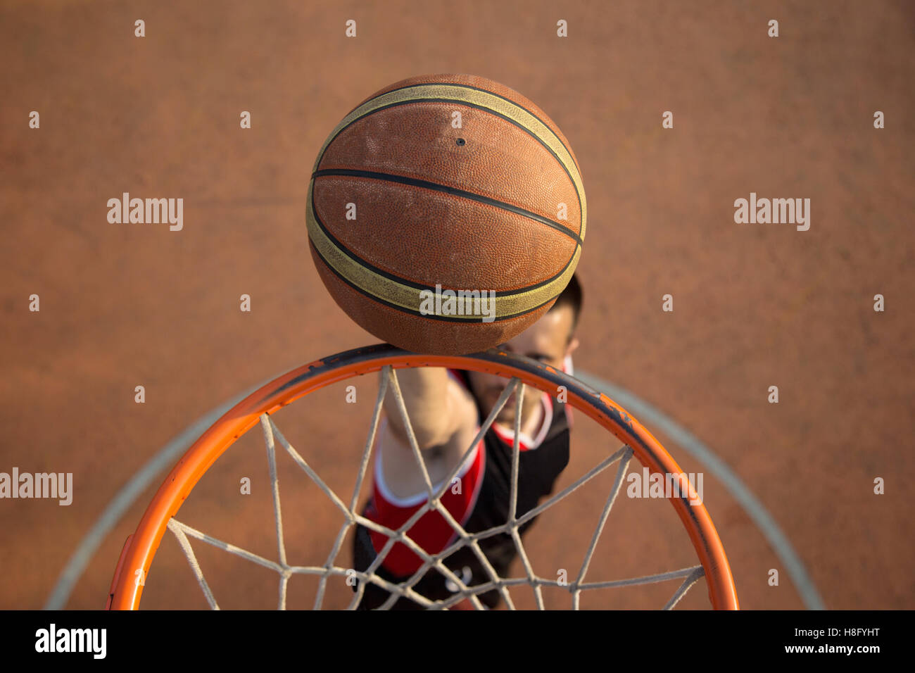 Basketball street player making a slam dunk Stock Photo - Alamy
