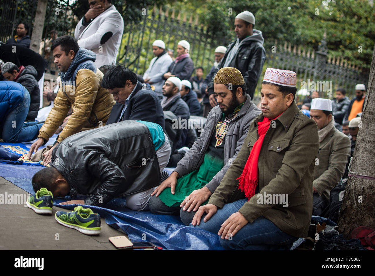 Rome, Italy. 11th Nov, 2016. Muslims attend Friday prayer during a ...