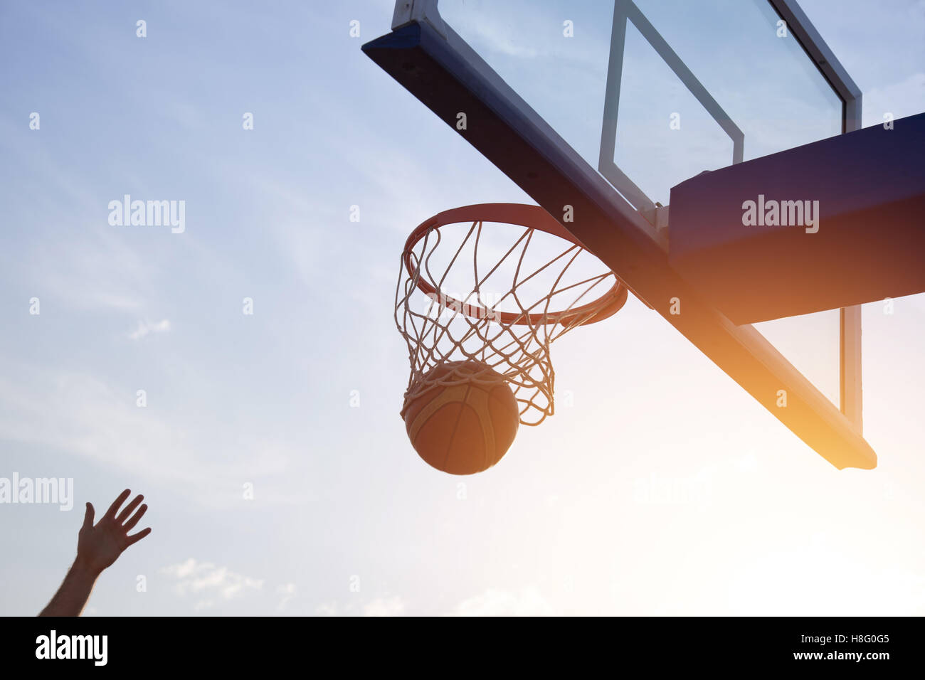 Basketball going through hoop hi-res stock photography and images - Alamy