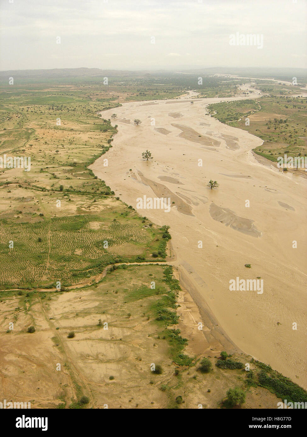 4th September 2005 A flooded wadi, a river in the desert, between Kutum ...