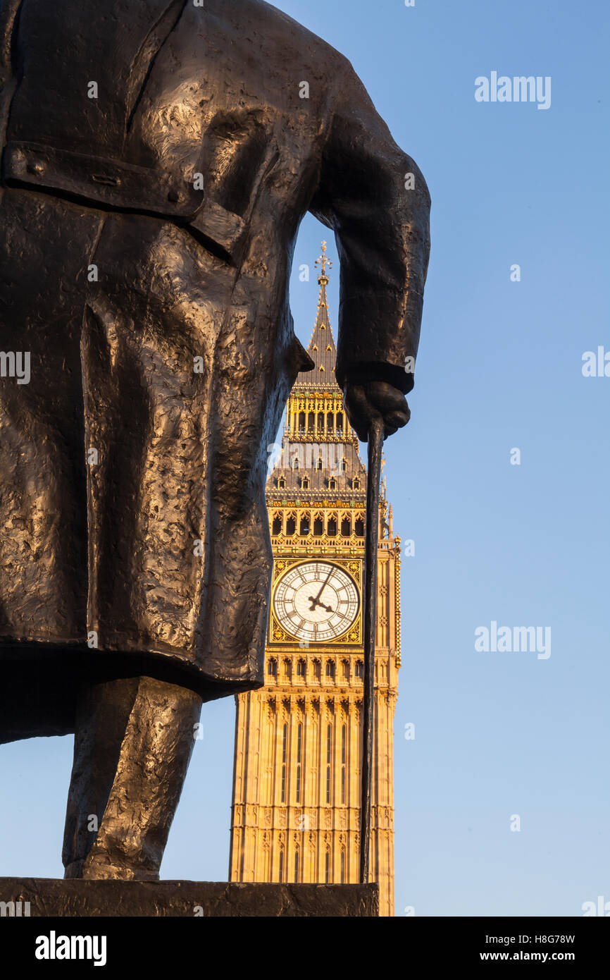 Big ben clock tower statue hi-res stock photography and images - Alamy