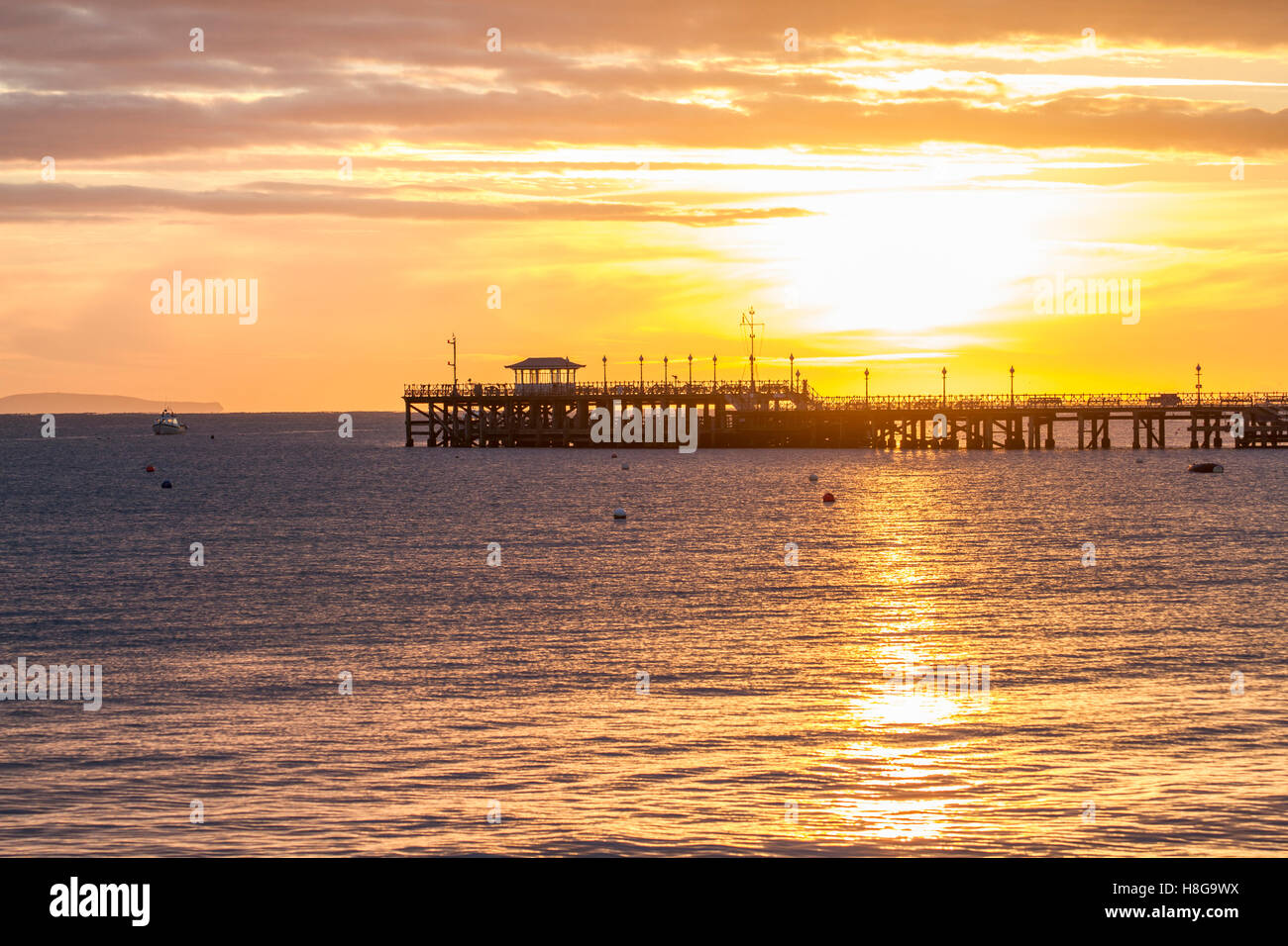 Swanage bay pier hi-res stock photography and images - Alamy