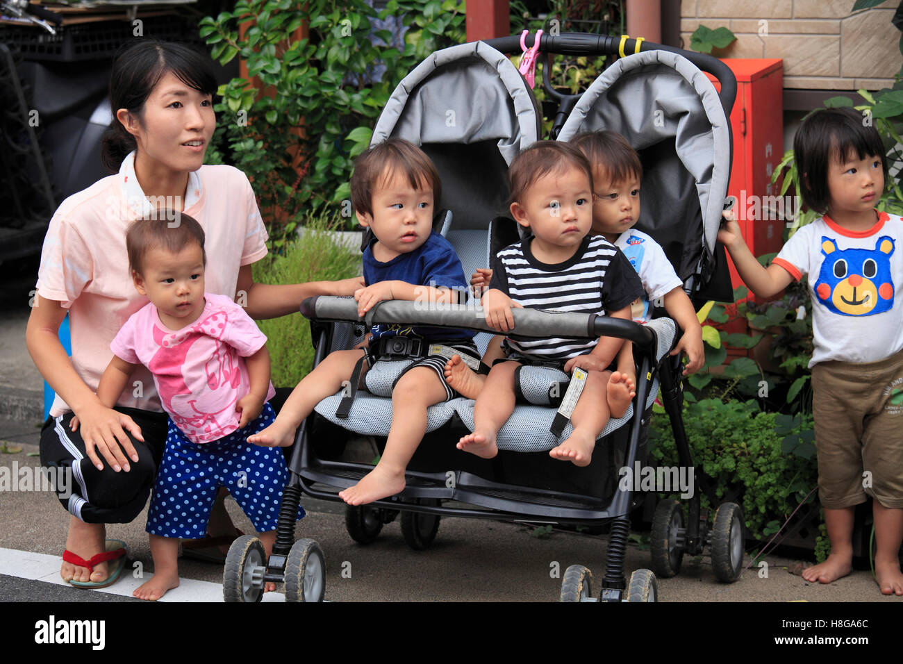 Japan, Kyoto, Zuiki festival, children watching Stock Photo - Alamy