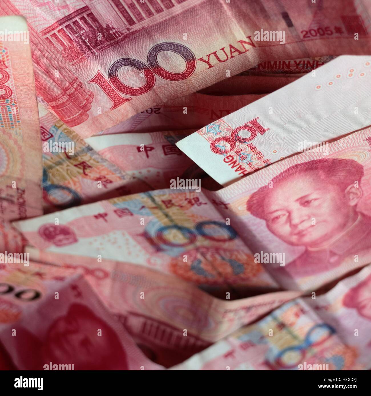 Pile of 100 yuan notes Stock Photo - Alamy