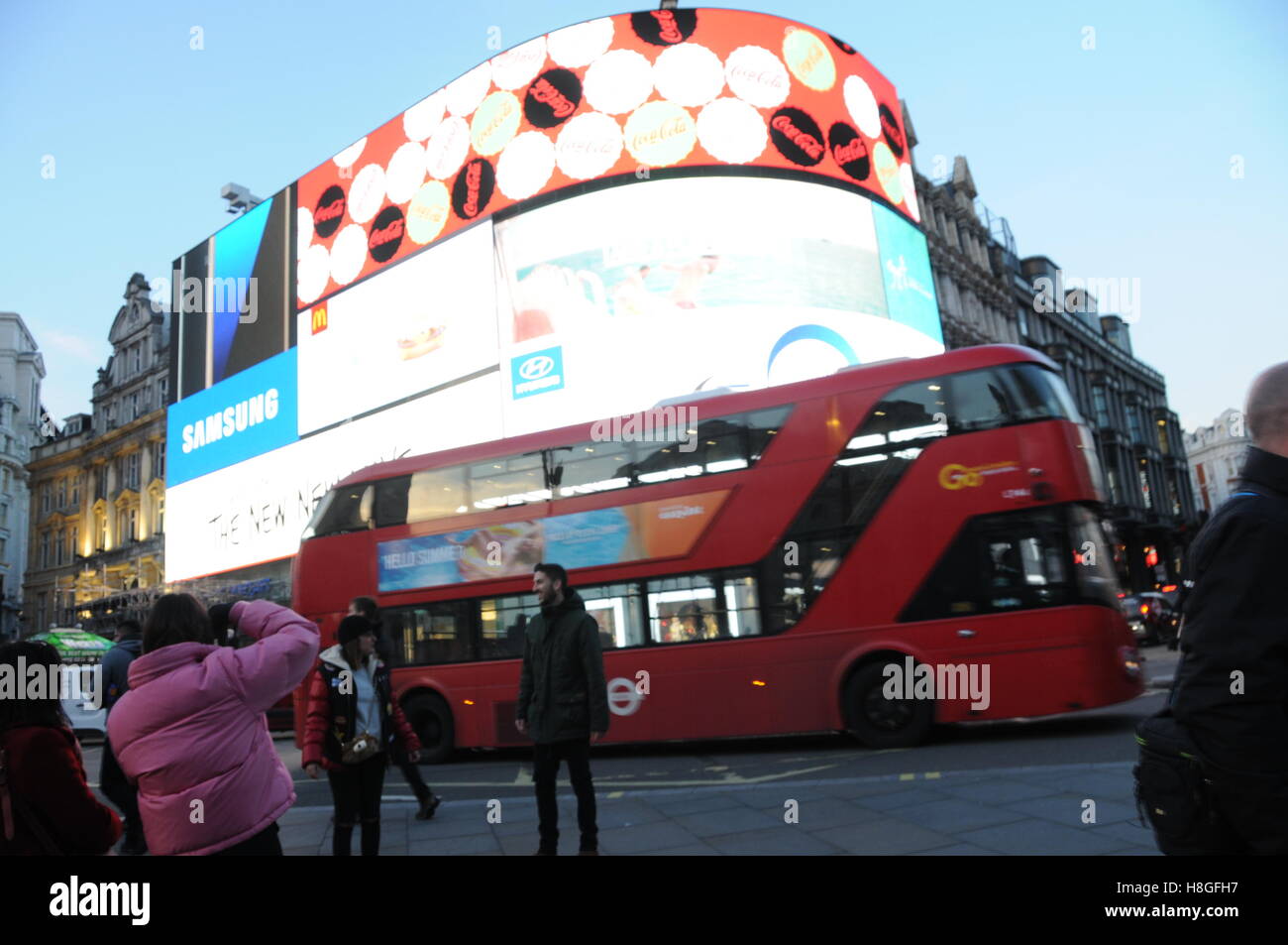 Double-decker bus in London's Piccadilly Circus Stock Photo - Alamy