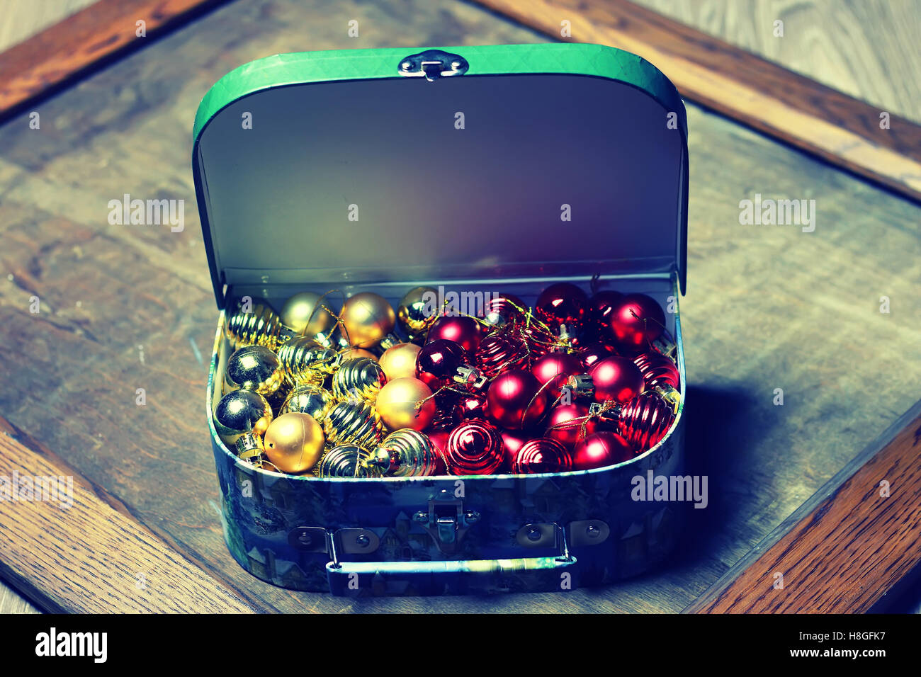 small red ball in a box Stock Photo - Alamy