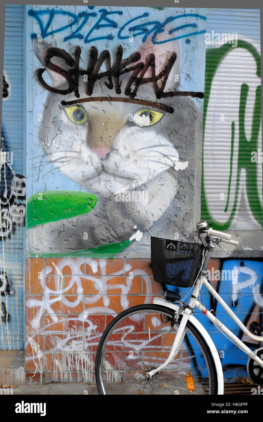 Graffiti cat hi-res stock photography and images - Alamy