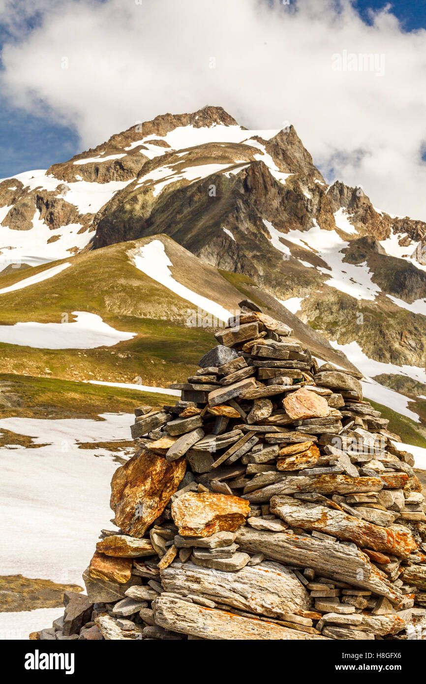 Mountains of the alps hi-res stock photography and images - Alamy