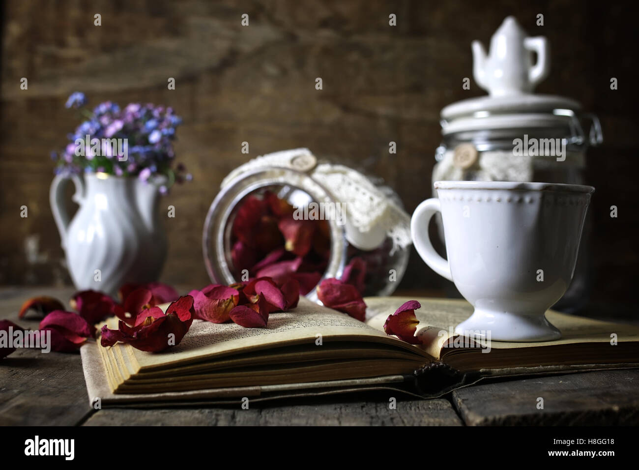 vintage tea rose dry petal Stock Photo - Alamy