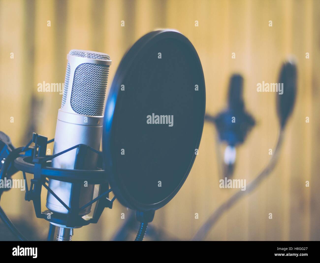 Radio studio microphone hi-res stock photography and images - Alamy