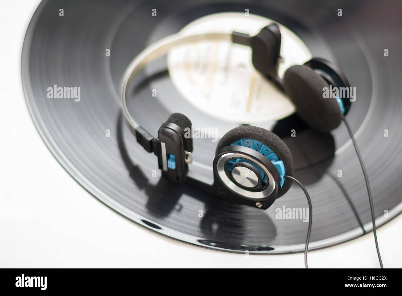 Vinyl record turntable hi-res stock photography and images - Alamy