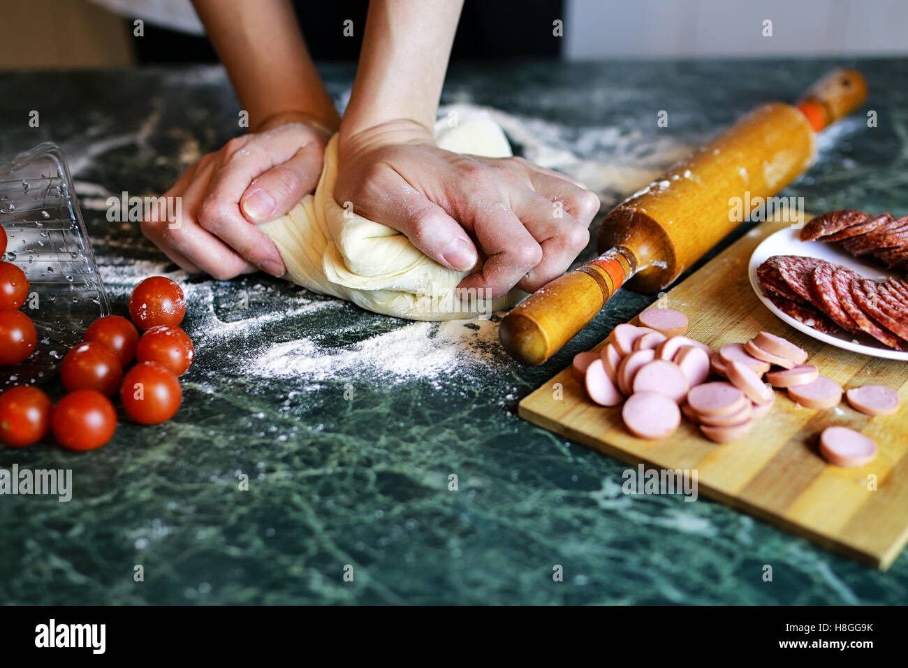 prepare pizza dough hand Stock Photo - Alamy