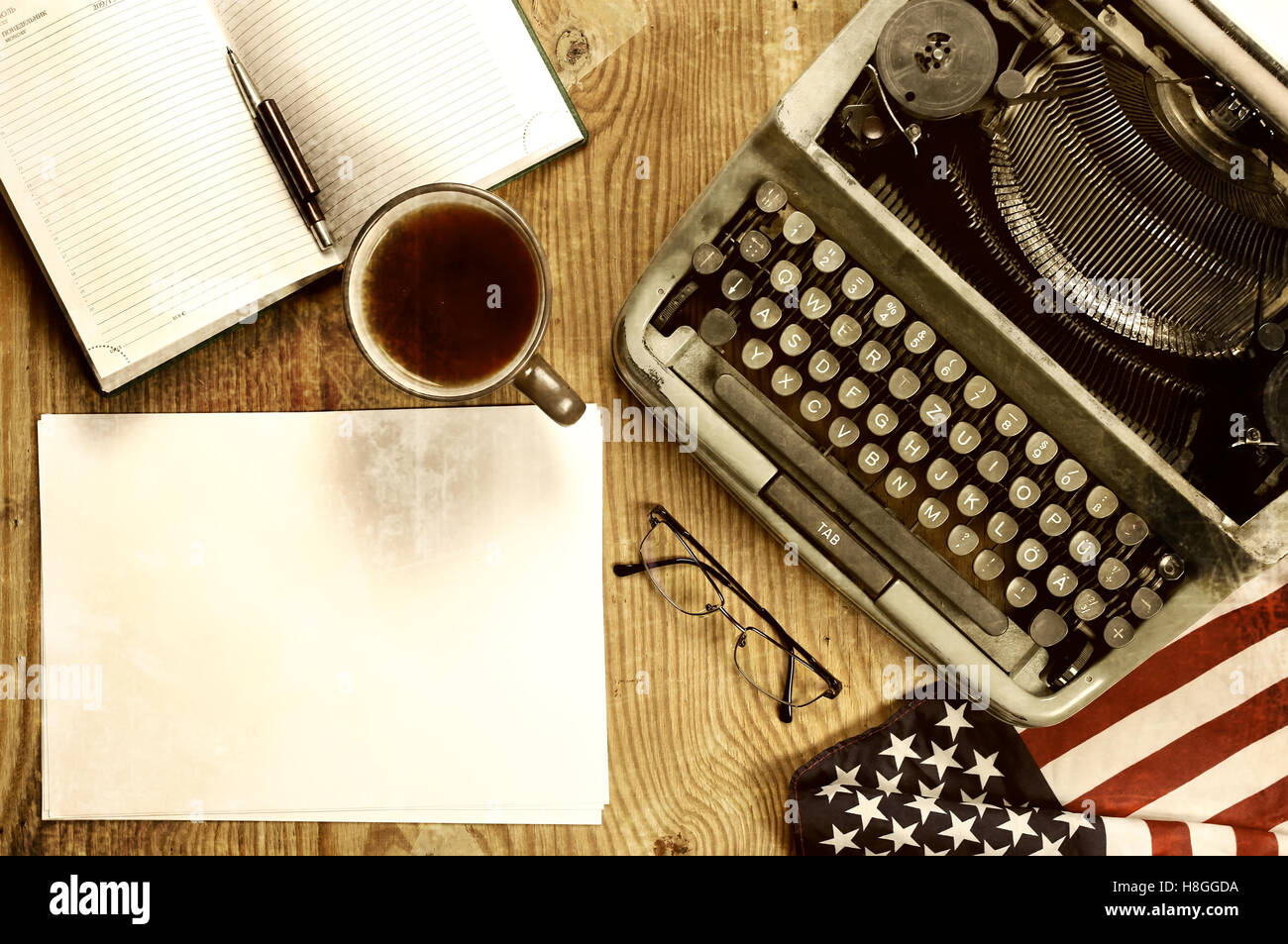 Typewriter 1950s hi-res stock photography and images - Alamy