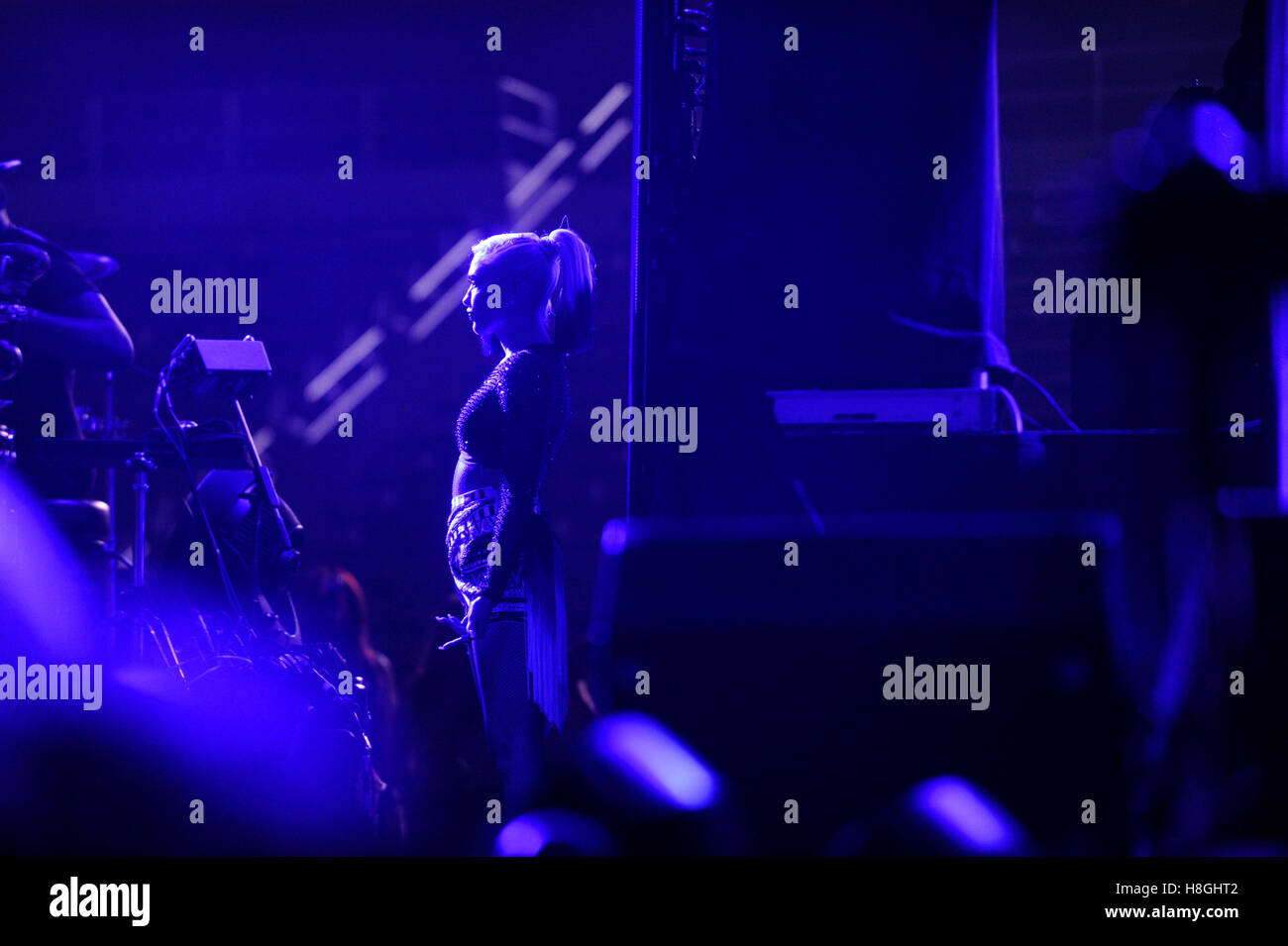 Gwen Stefani performs at 102.7 KIIS FM’s Wango Tango 2016 at the ...