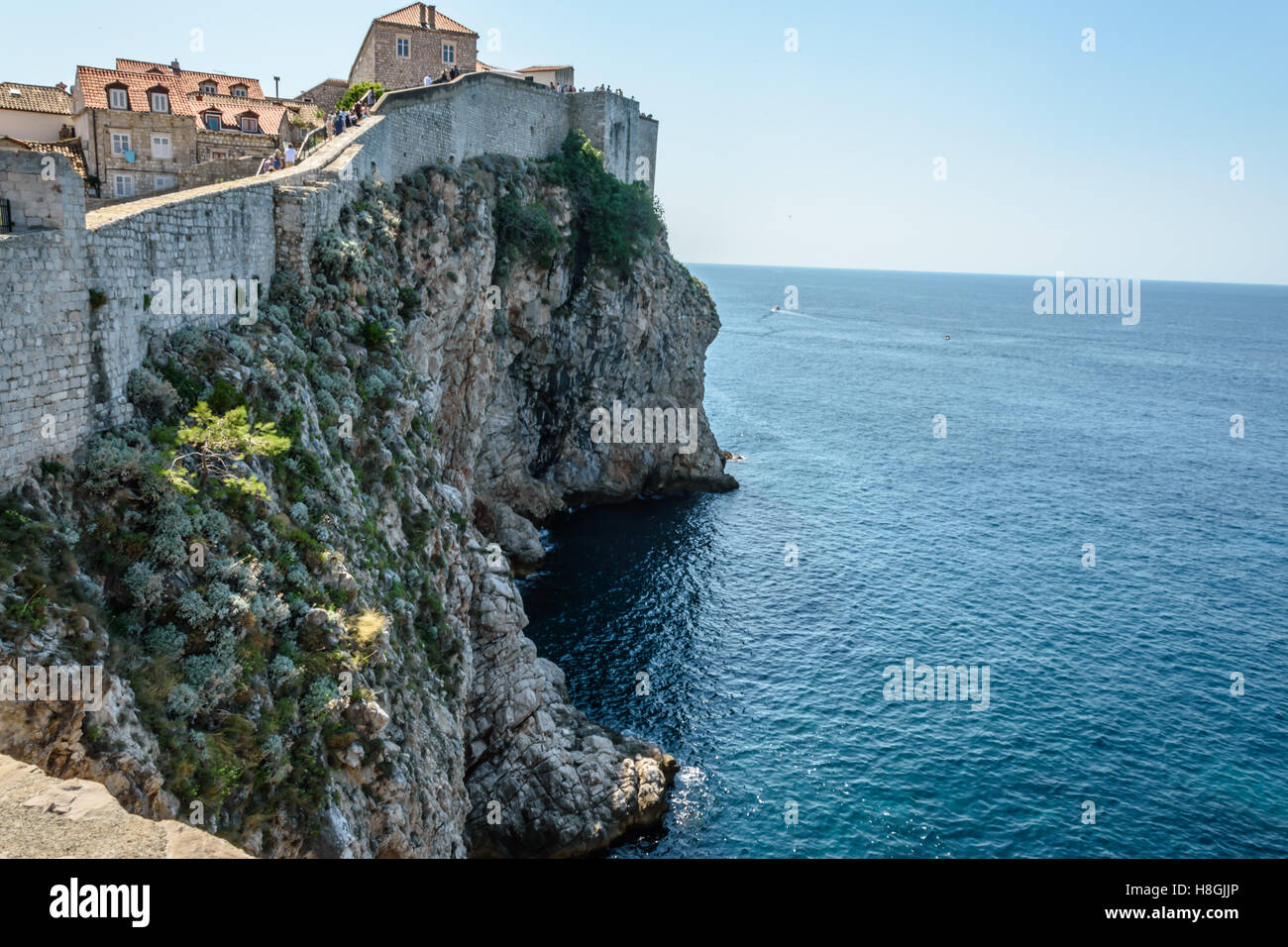 Cliff medieval city walls dubrovnik hi-res stock photography and images ...