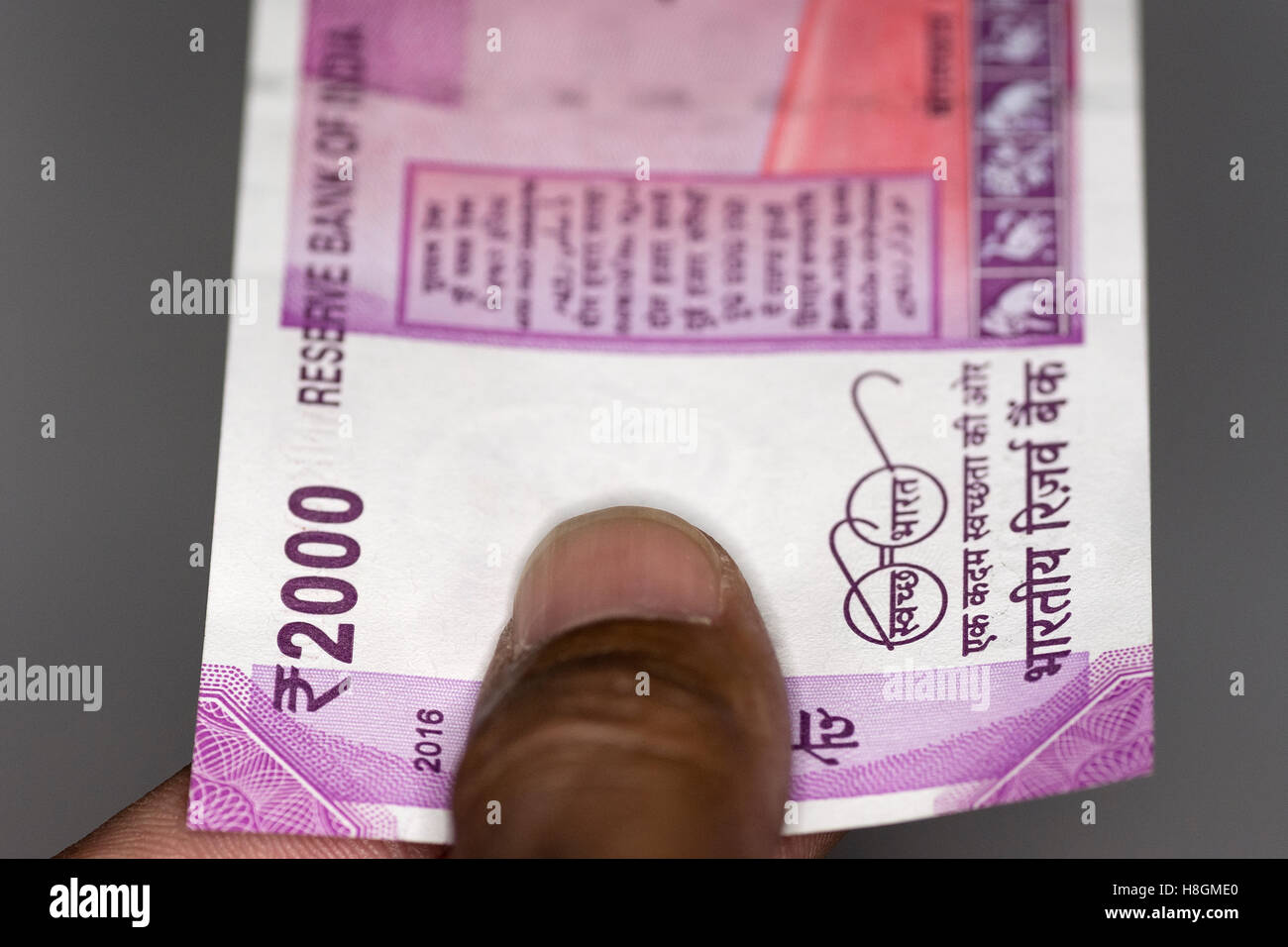 Ahmedabad, India. 12th Nov, 2016. An indian man holding the new 2000 ...