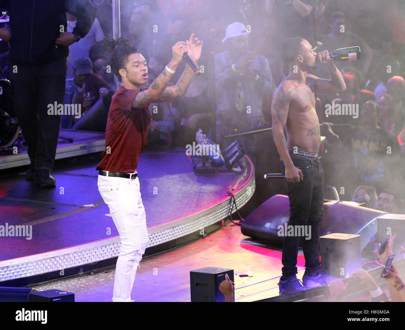 Las Vegas, Nevada, USA. 11th Nov, 2016. Brothers Khalif Brown and ...