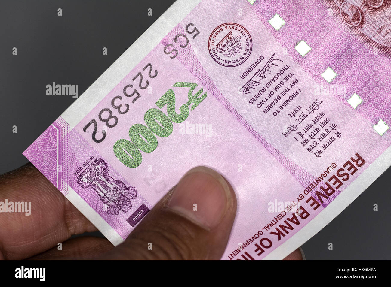 Ahmedabad, India. 12th Nov, 2016. An indian man holding the new 2000 ...