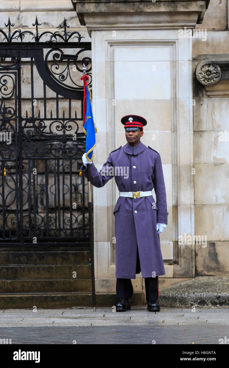 Uniformed soldier standing hi-res stock photography and images - Alamy